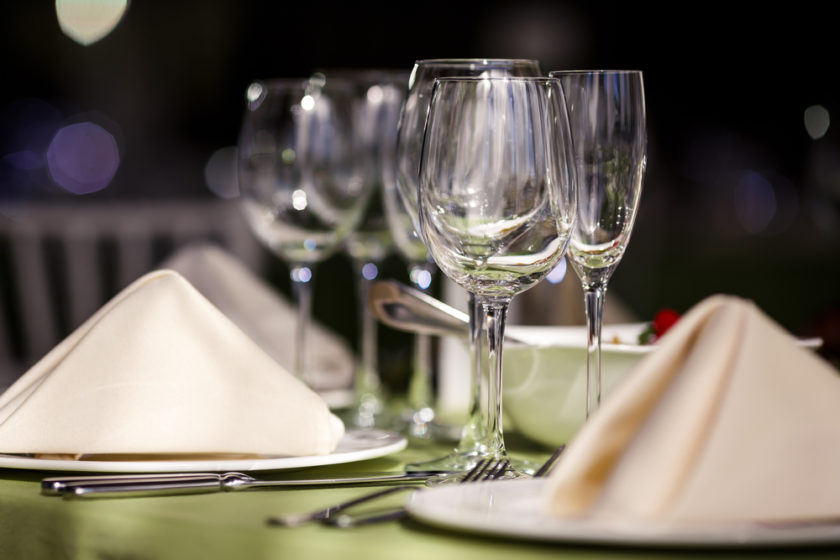 How to Choose a Tablecloth Color and Napkin Color That Works